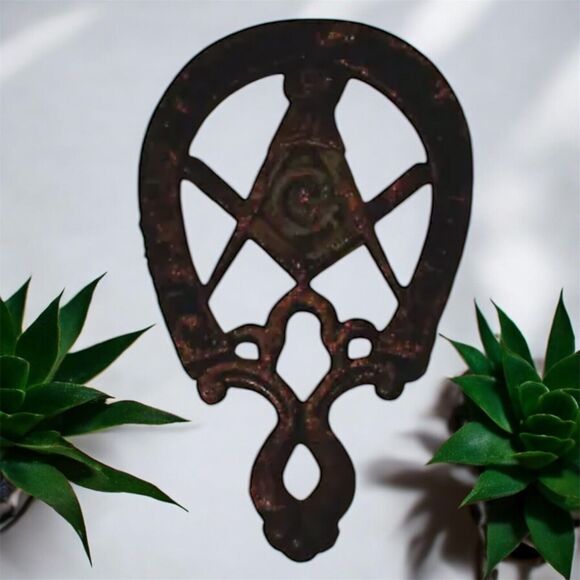 Dining | Vintage Cast Iron Masonic Freemasons Horse Shoe Trivet Hot ...